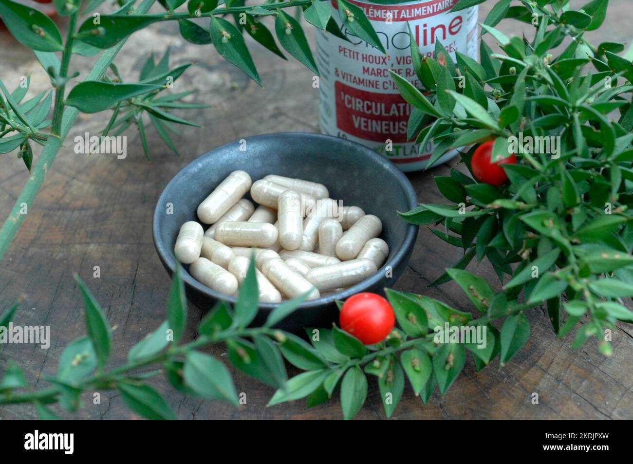 Food supplement capsules with Butcher's broom (Ruscus aculeatus) to ...