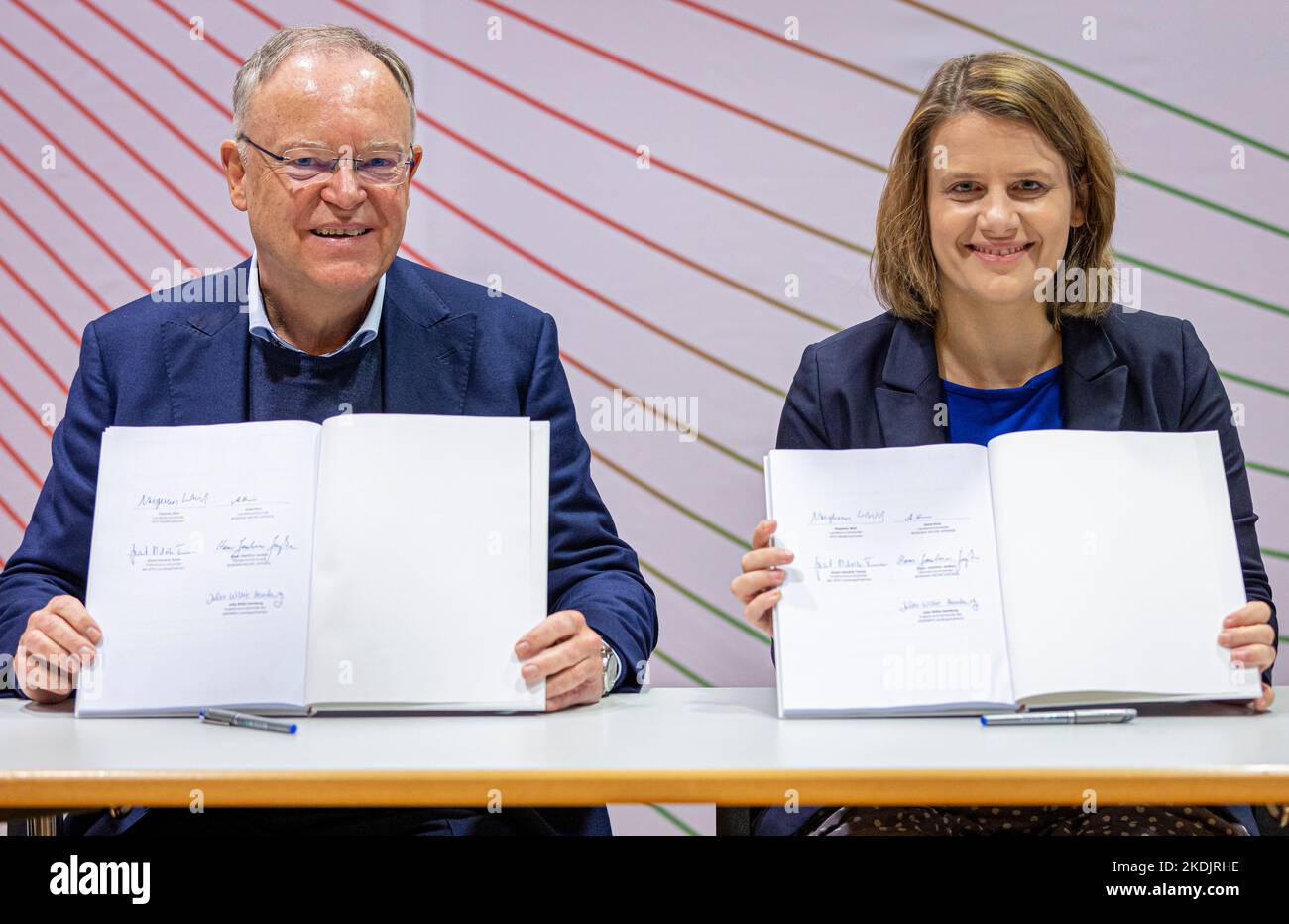 Hanover, Germany. 07th Nov, 2022. Stephan Weil (SPD) and Julia Willie ...