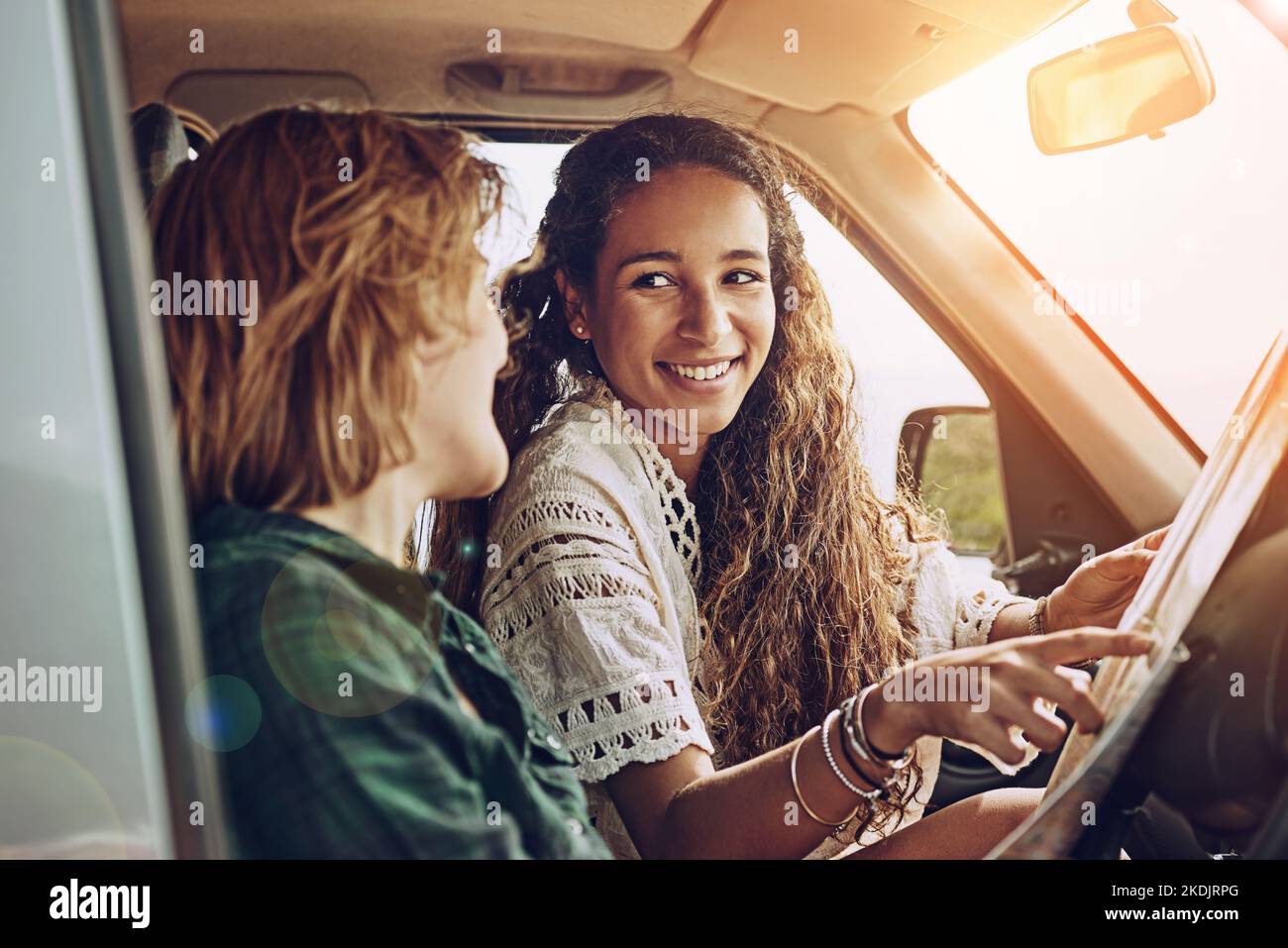 Reading map inside car hi-res stock photography and images - Alamy