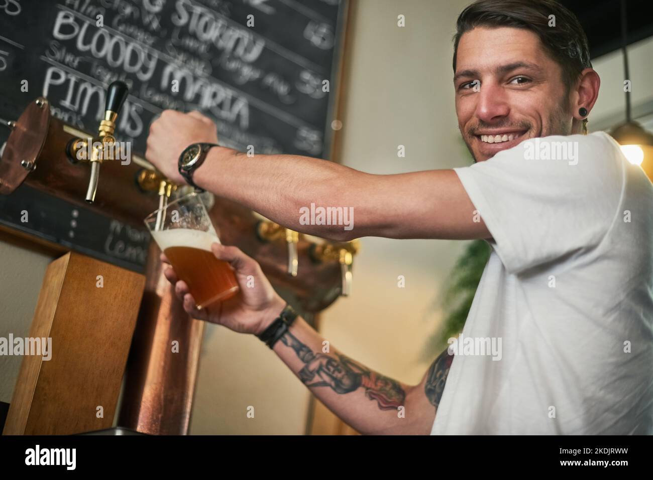 Pub bar tap hi-res stock photography and images - Alamy