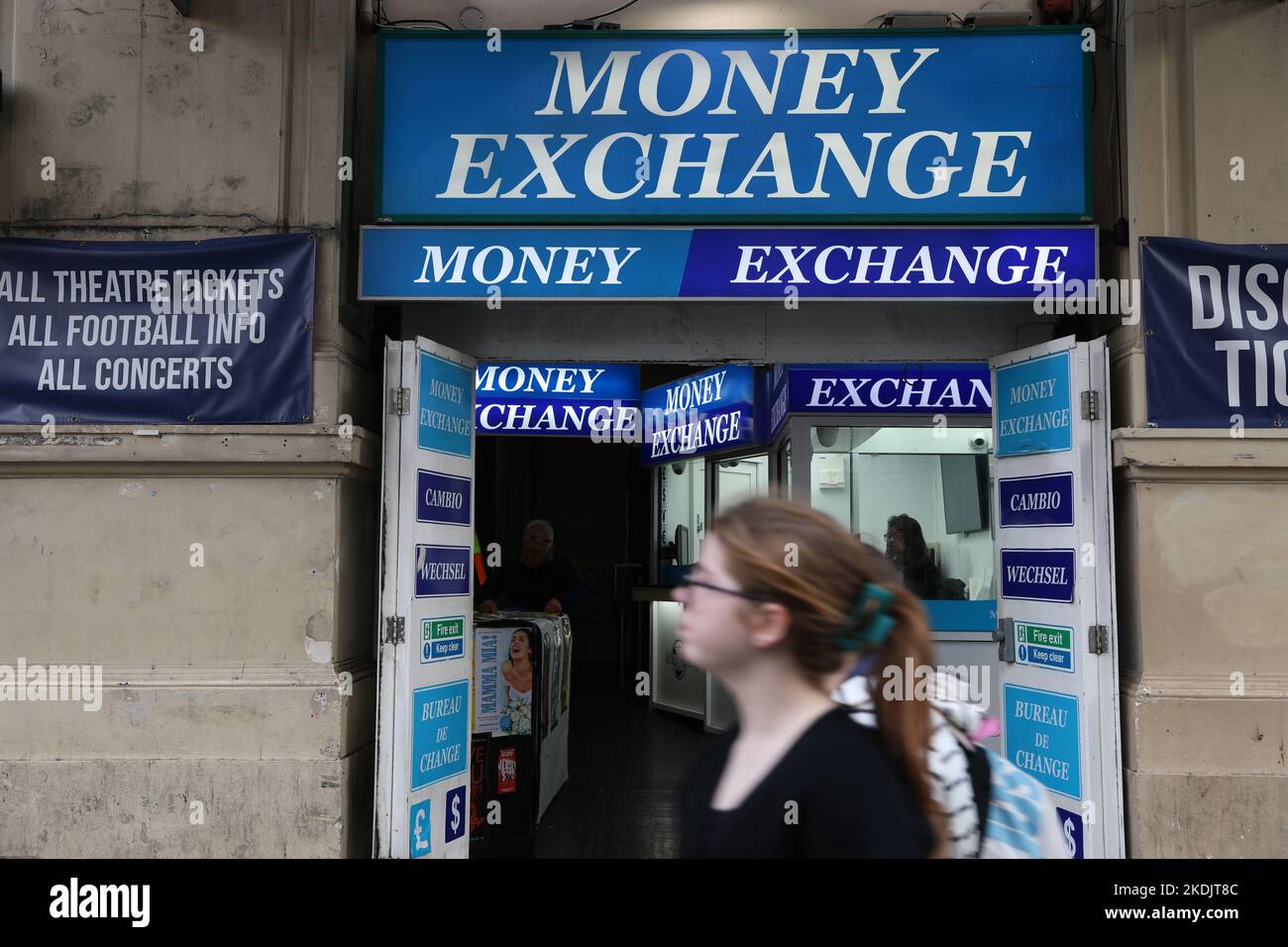 London, UK. 21 October, 2022. Pedestrian walk past a currency exchange ...