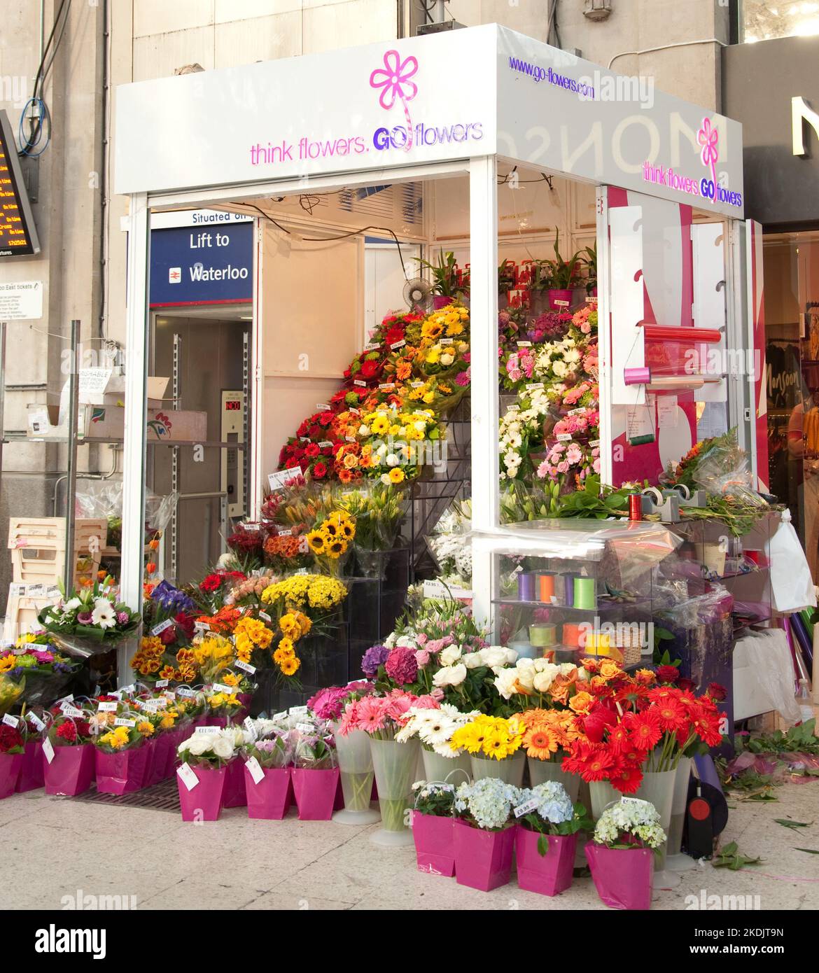 Flower stall at Waterloo Station Stock Photo - Alamy