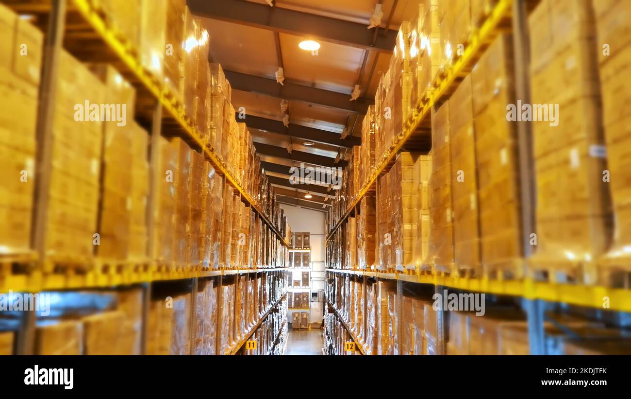 Empty warehouse racks hi-res stock photography and images - Alamy