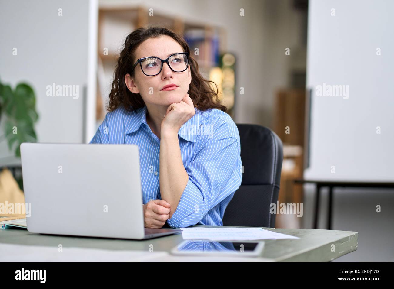 Thinking laptop hi-res stock photography and images - Alamy