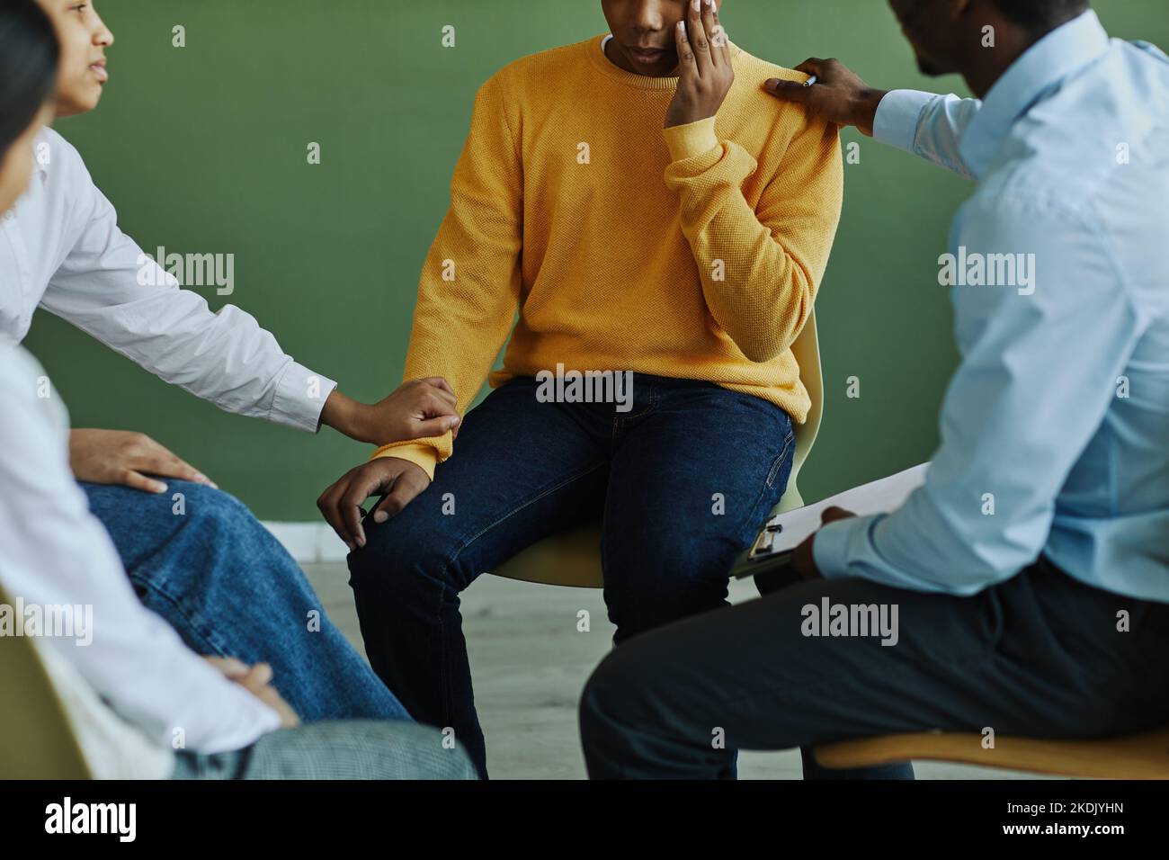 Empathy comforting hi-res stock photography and images - Alamy