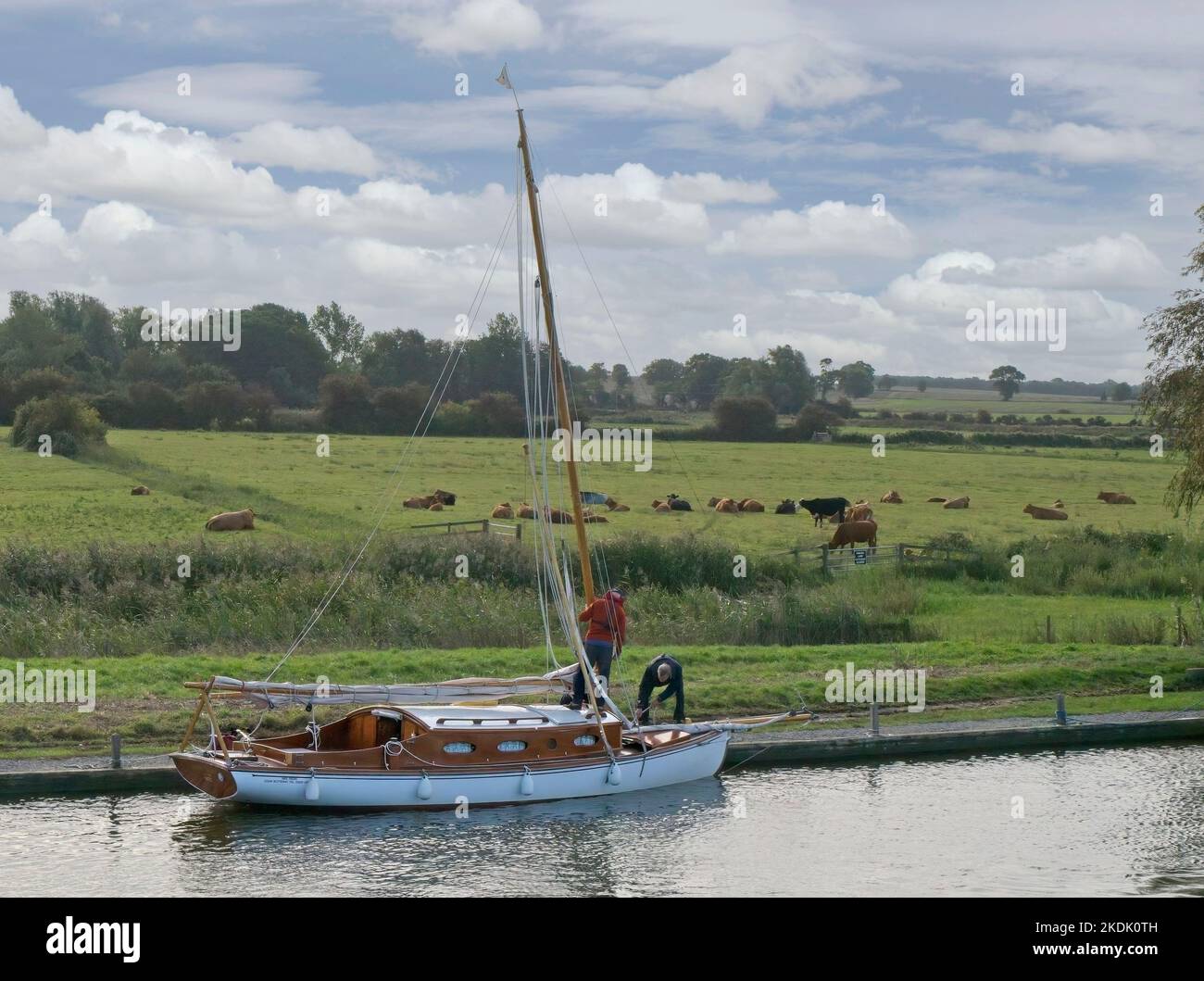 Stepping the mast on a Norfolk Broads Wherry Stock Photo - Alamy