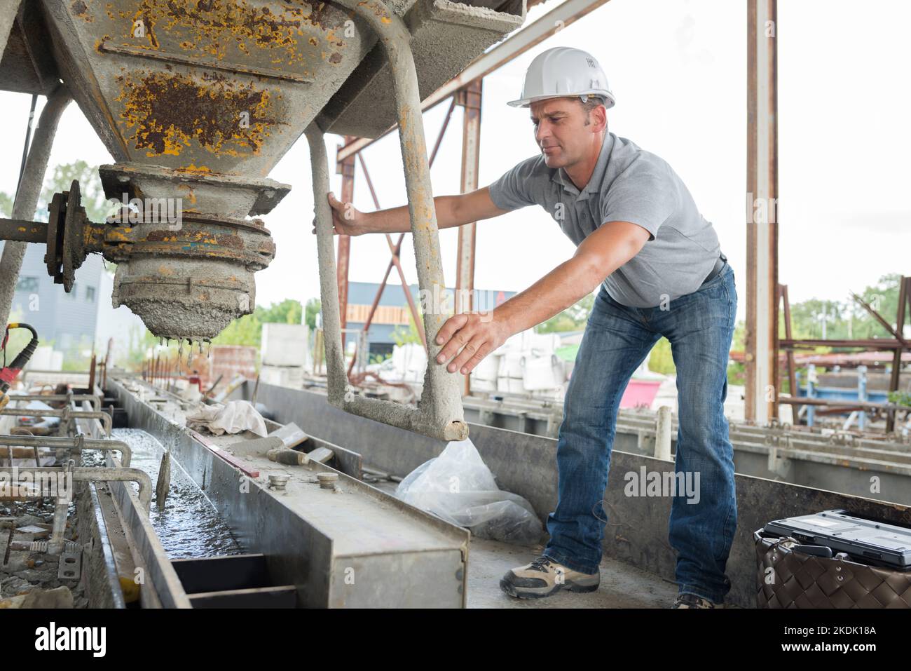 Cementing hi-res stock photography and images - Alamy