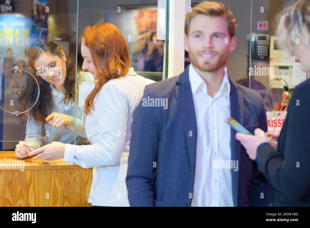 Young woman at ticket counter hi-res stock photography and images - Alamy