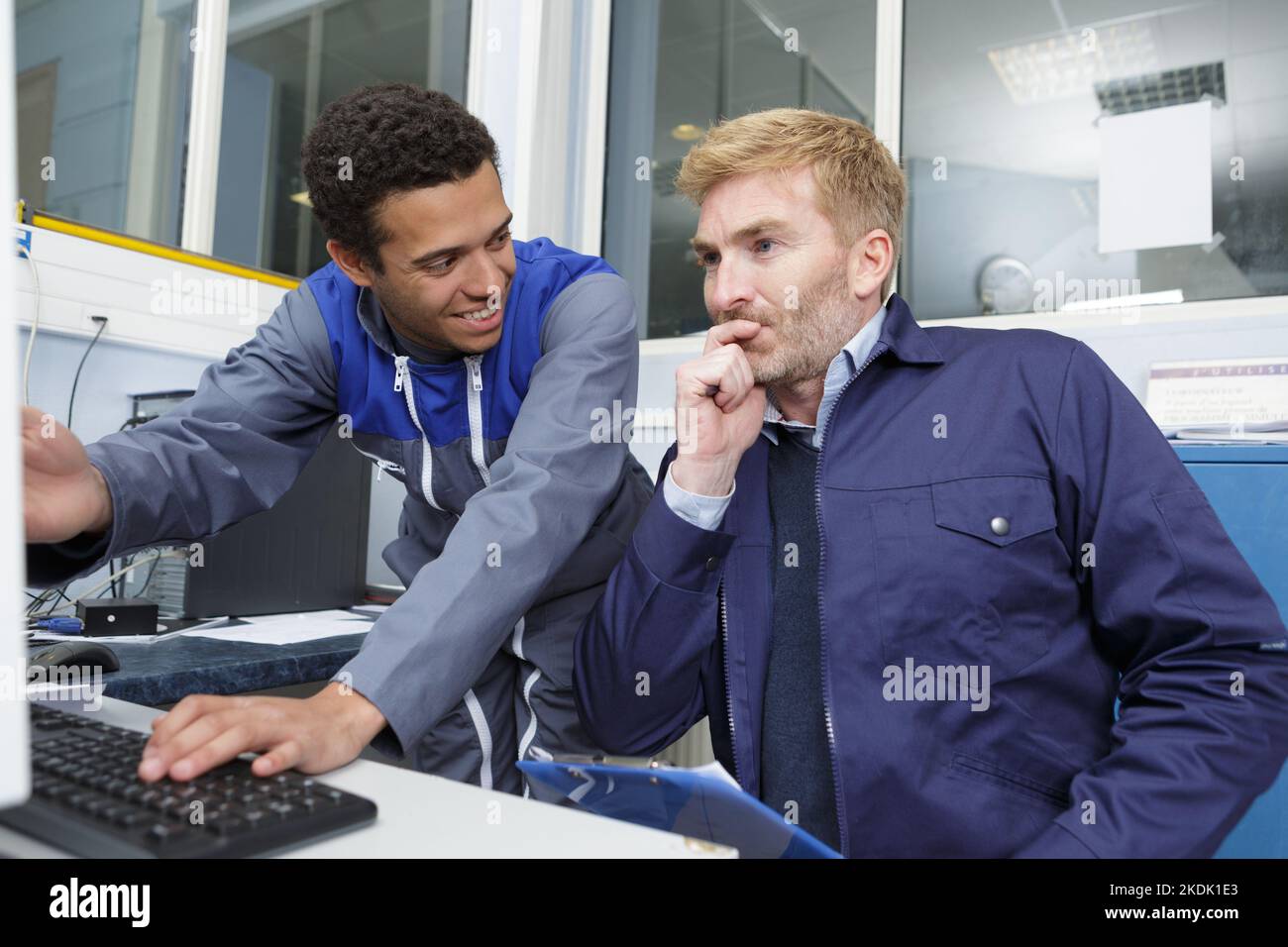 Engineers in blue overalls hi-res stock photography and images - Alamy