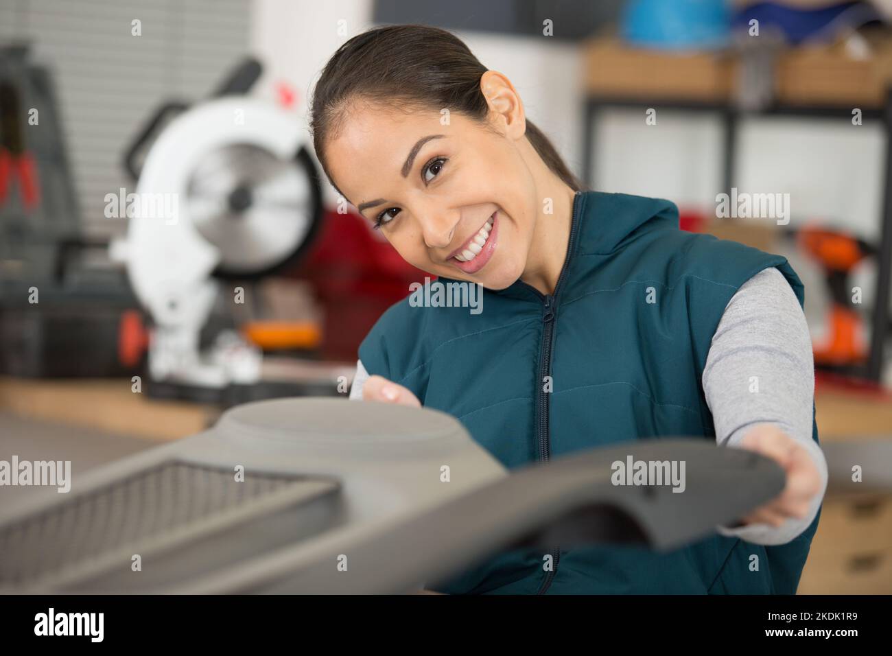 mechanic repairing parts of a car in a garage Stock Photo - Alamy