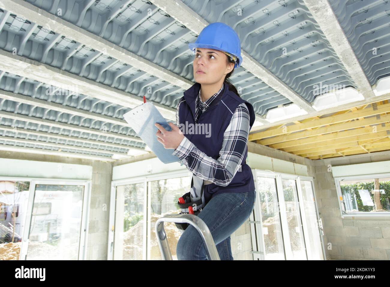a woman builder on ladder Stock Photo - Alamy