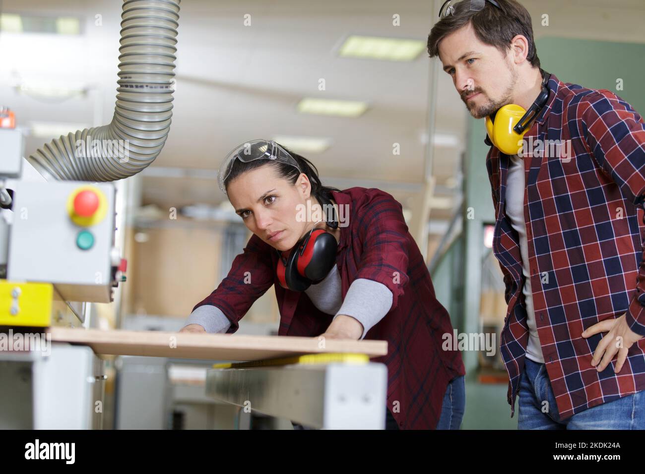 Carpenters team work together hi-res stock photography and images - Alamy