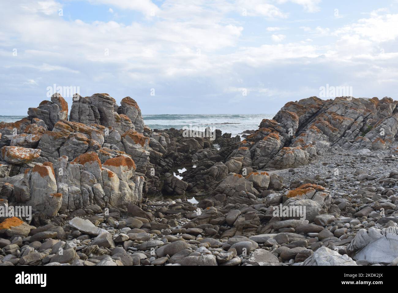 Waves meet the rocks hi-res stock photography and images - Alamy