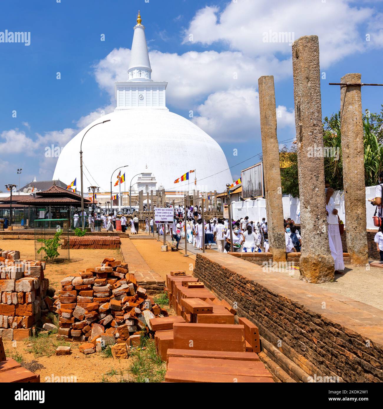 Ruwanweliseya Dagoba buddhist stupa tourist and pilgrimage site ...