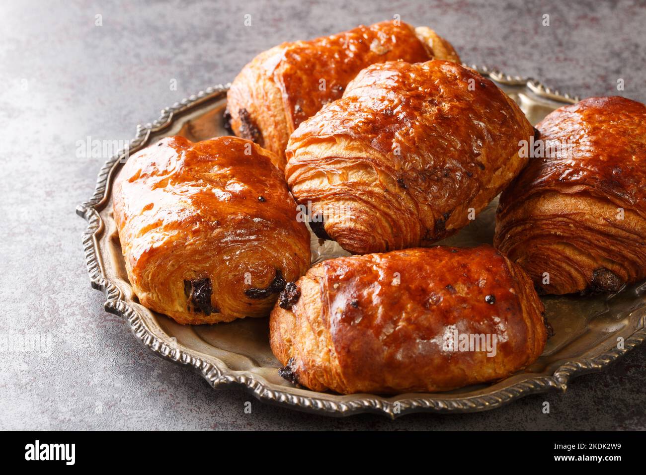 Golden layers puff pastry hi-res stock photography and images - Alamy