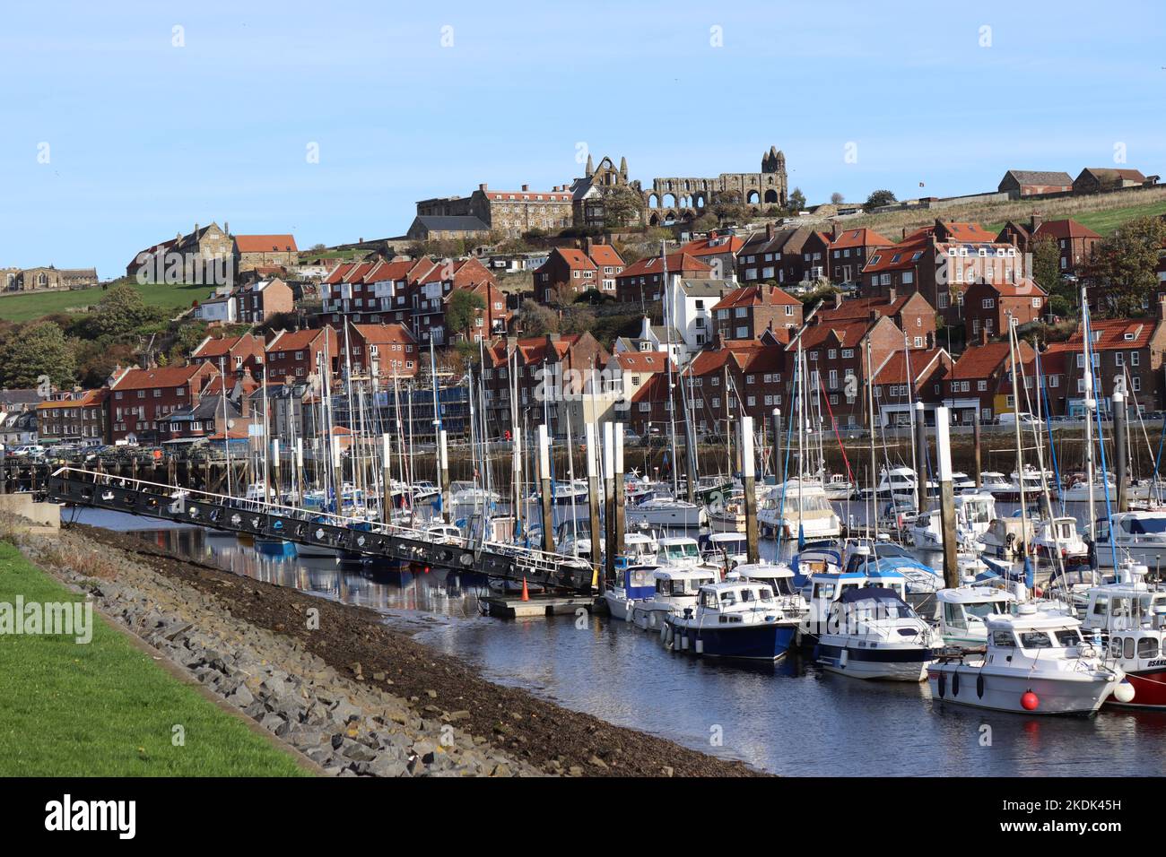 Whitby boats hi-res stock photography and images - Alamy