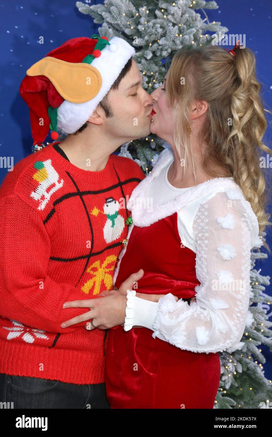 Nathan Kress And Jennette Mccurdy Kissing For Real