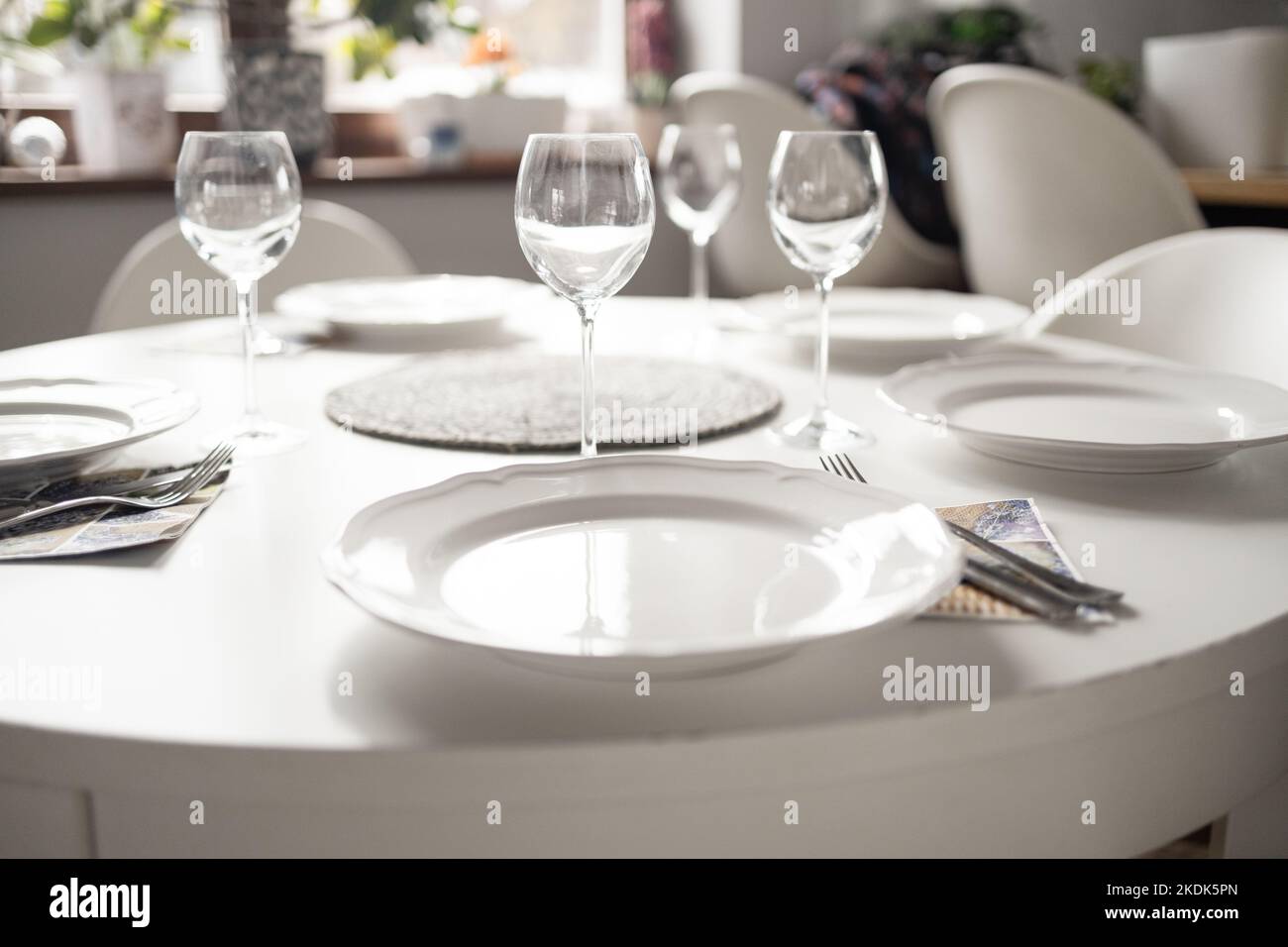 Table prepared dinner guests hi-res stock photography and images - Alamy