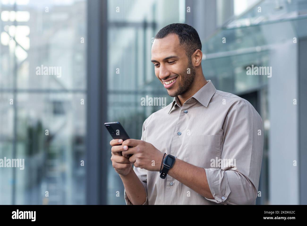 Man outside building hi-res stock photography and images - Alamy