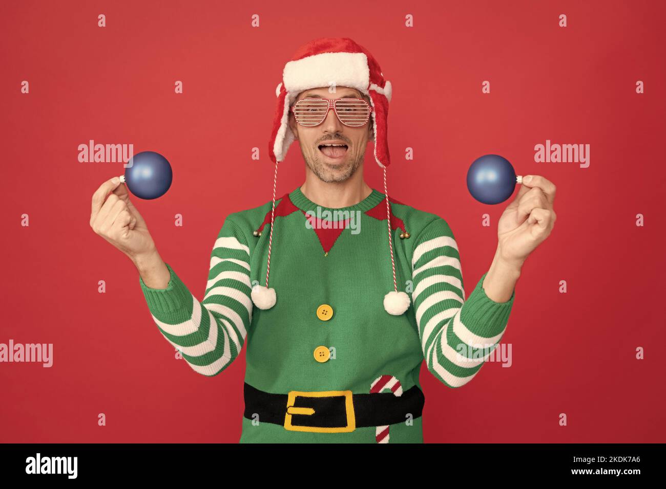 amazed man in elf costume and santa claus hat. guy in party glasses ...