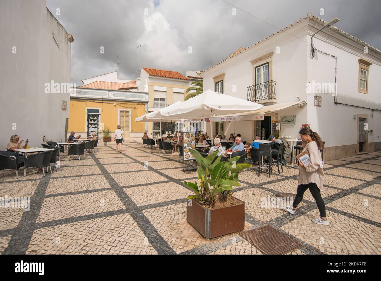 Cafes restaurants portugal europe hi-res stock photography and images ...