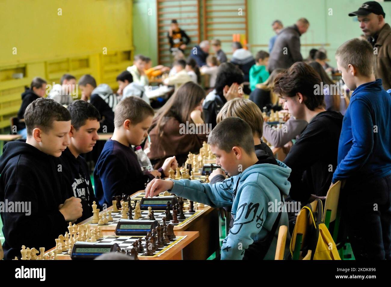 Non Exclusive: VINNYTSIA, UKRAINE - NOVEMBER 6, 2022 - Young players ...