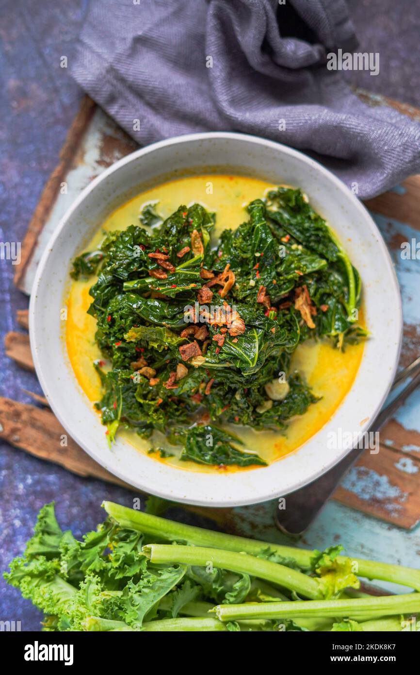 Gule kale hi-res stock photography and images - Alamy