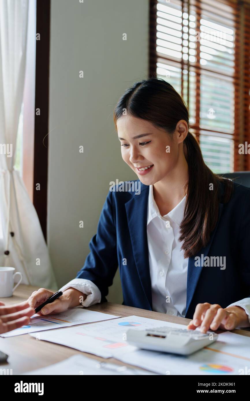 Accountant expense hi-res stock photography and images - Alamy