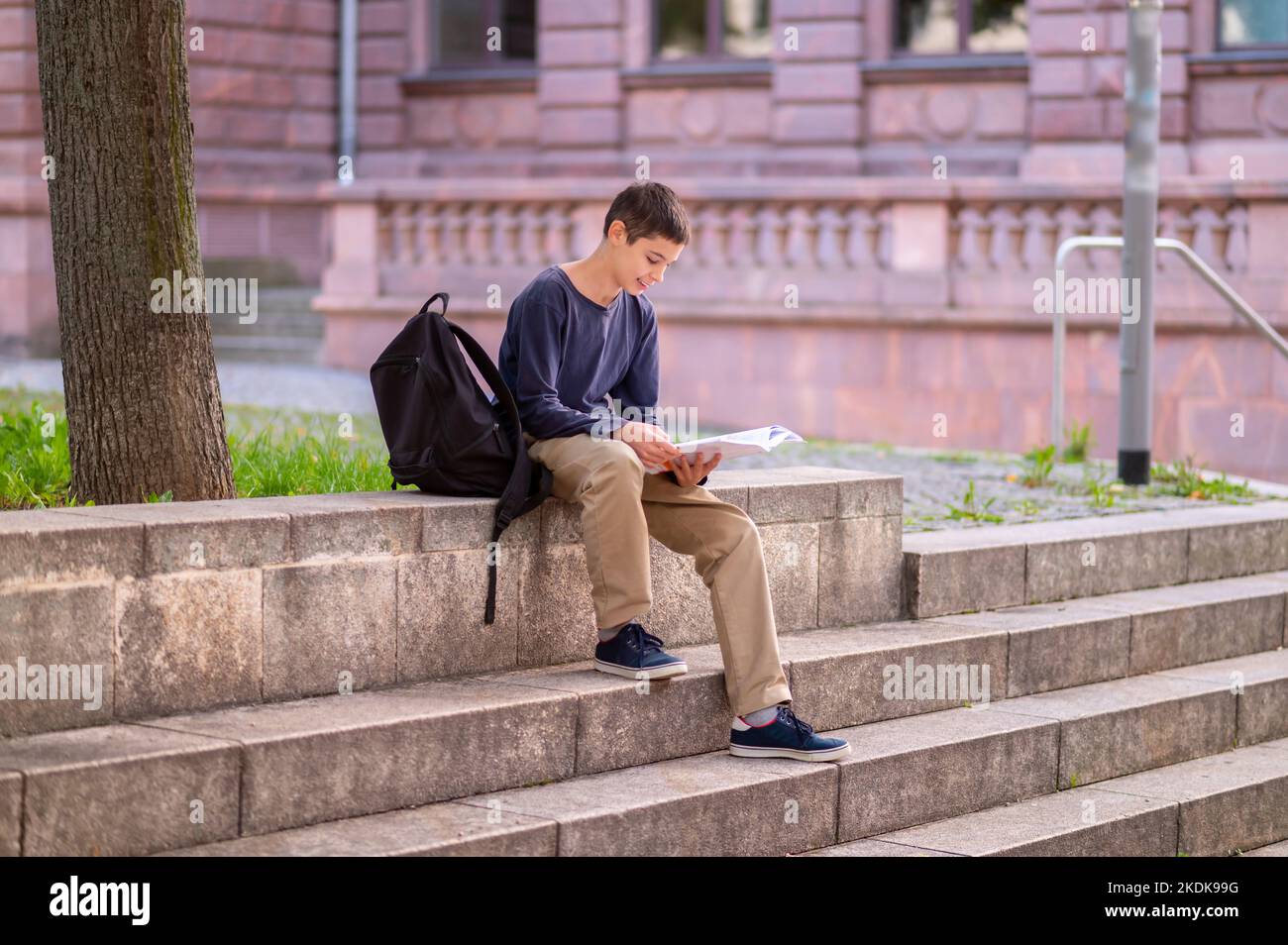 Enjoying literature hi-res stock photography and images - Alamy