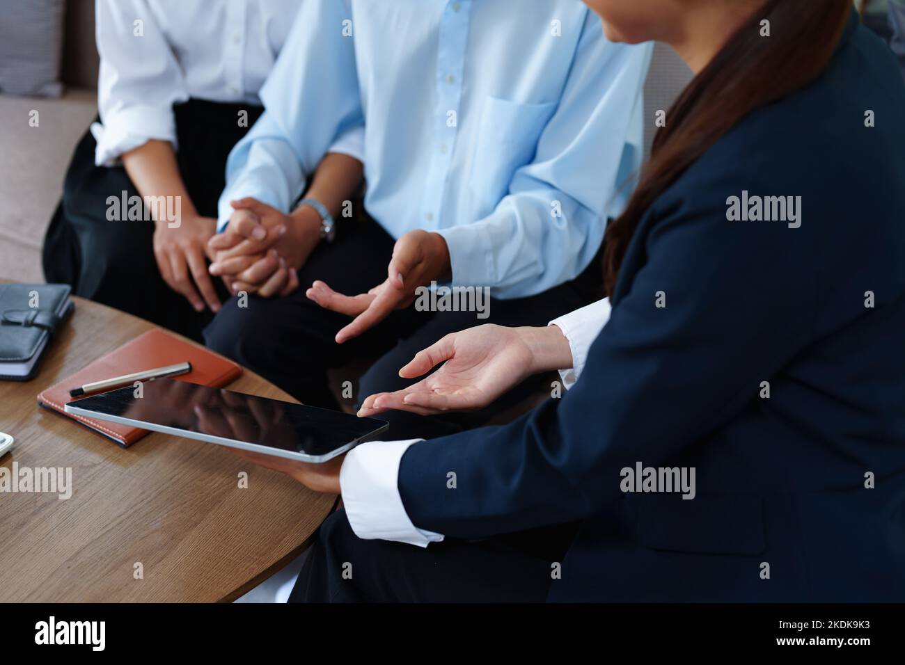 Bank employee hi-res stock photography and images - Alamy