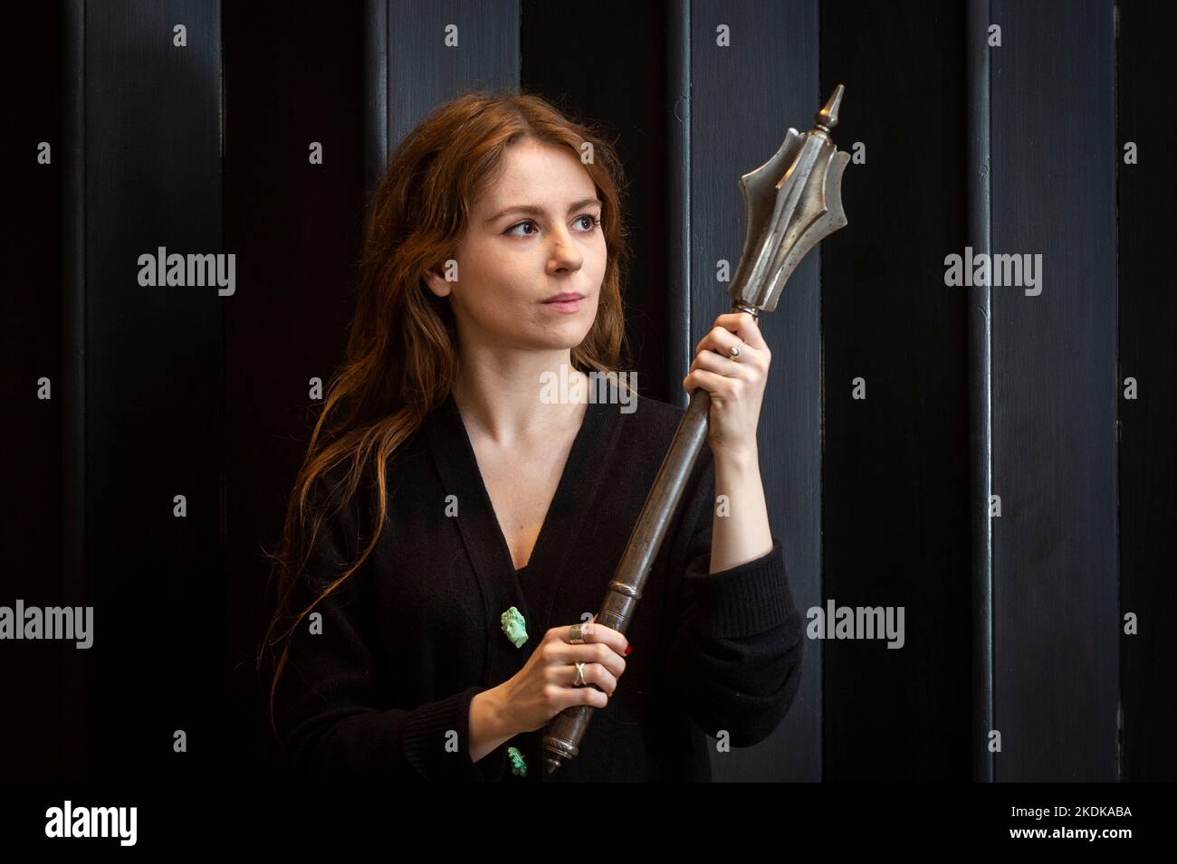 London, UK. 7 November 2022. A staff member with ‘A German mace’, 16th ...