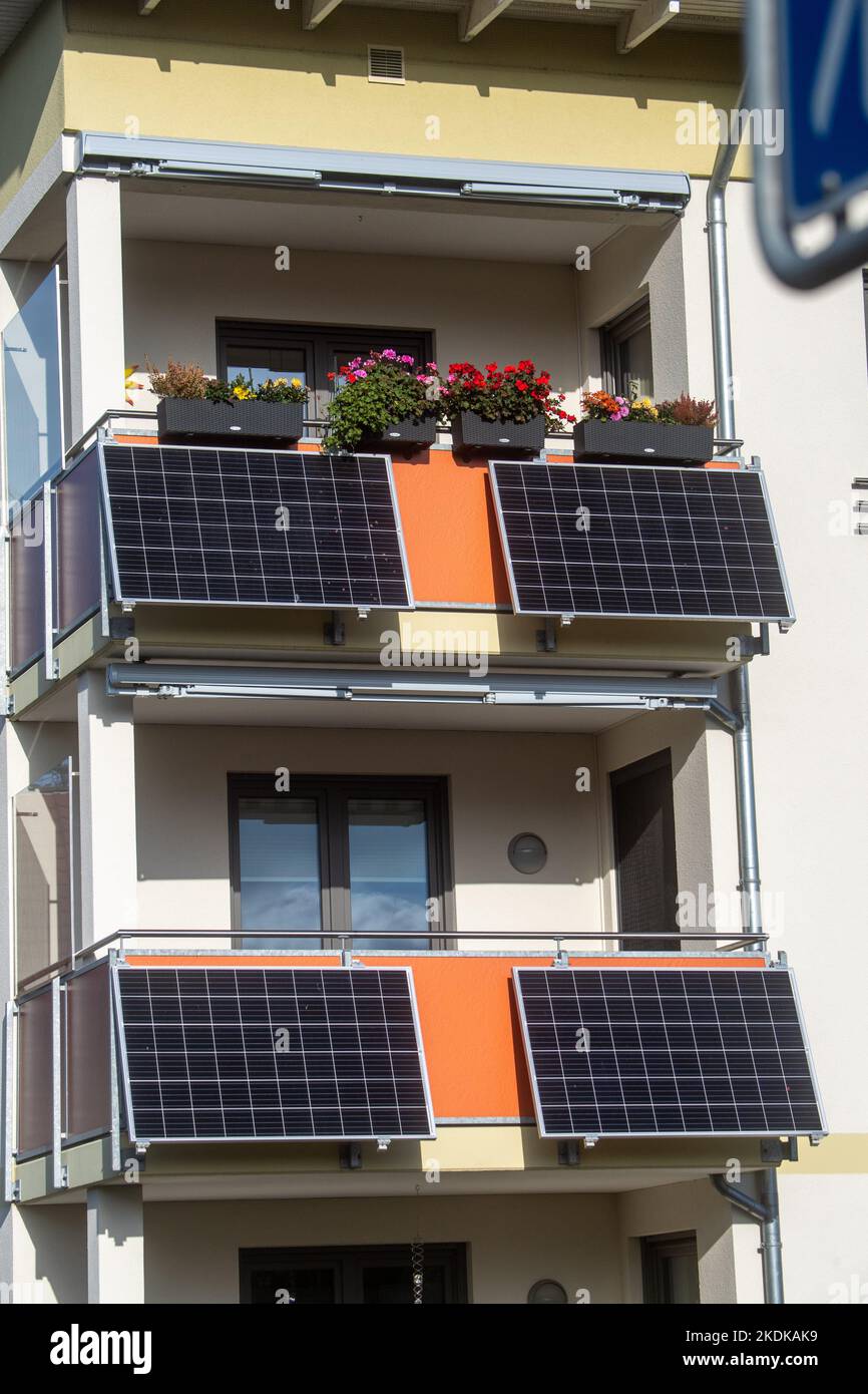 Stralsund, Germany. 07th Nov, 2022. Solar modules for so-called balcony ...