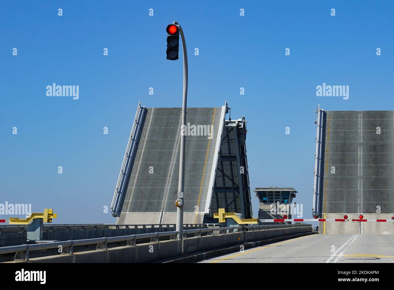 Double leaf bascule bridge hi-res stock photography and images - Alamy