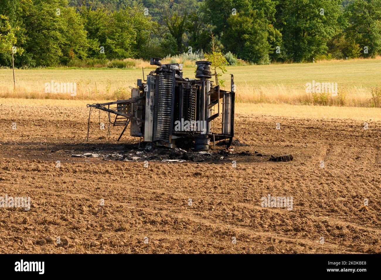 Hay bale fire hi-res stock photography and images - Alamy