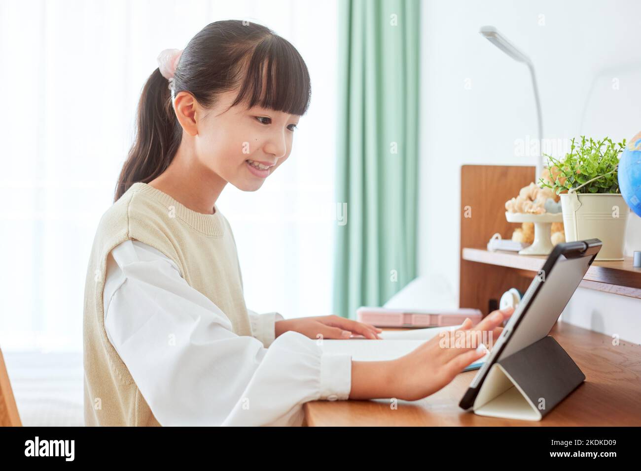Japanese kid studying at home Stock Photo - Alamy