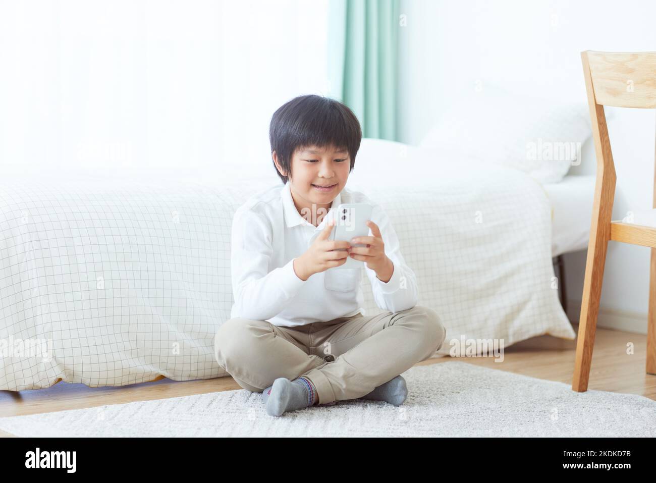 Japanese kid using smartphone at home Stock Photo - Alamy