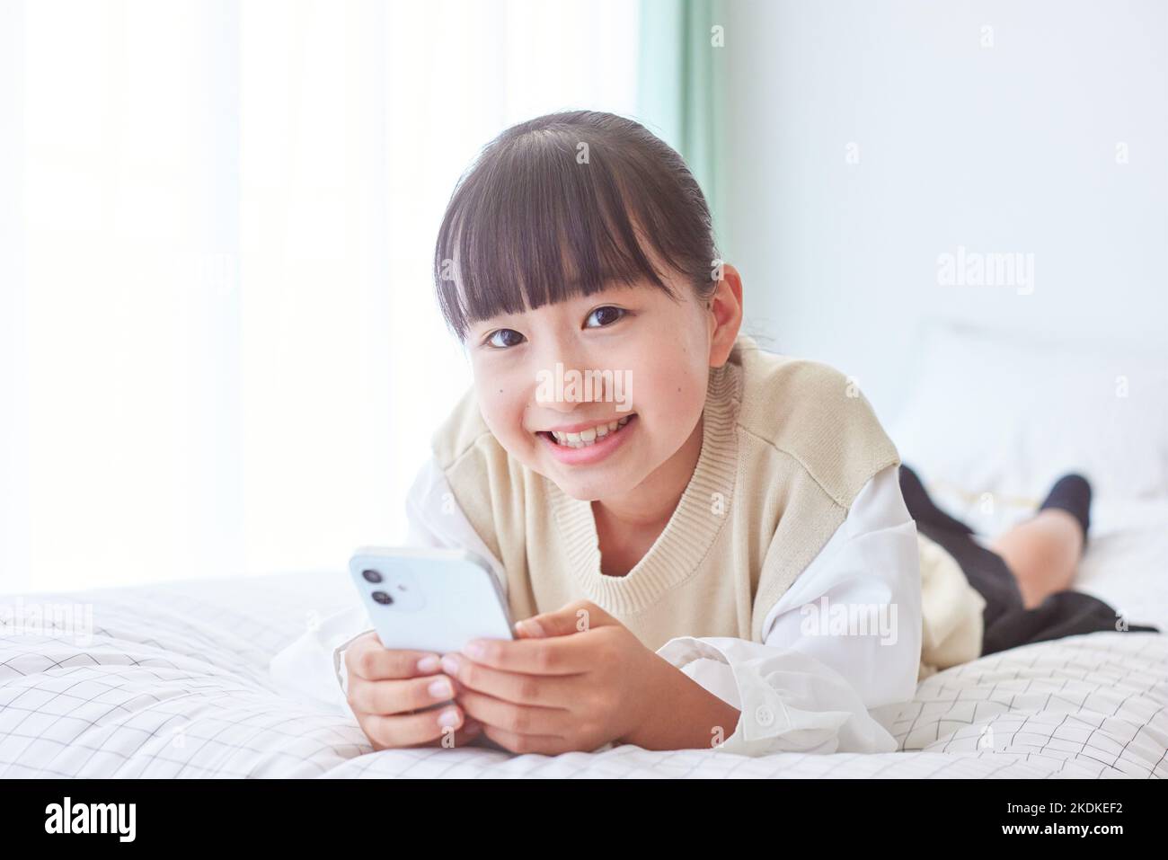Japanese school girls playing camera hi-res stock photography and ...