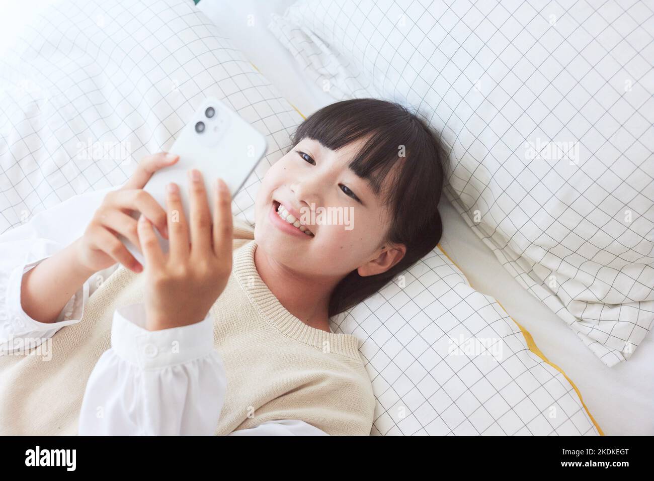 Japanese kid using smartphone at home Stock Photo - Alamy