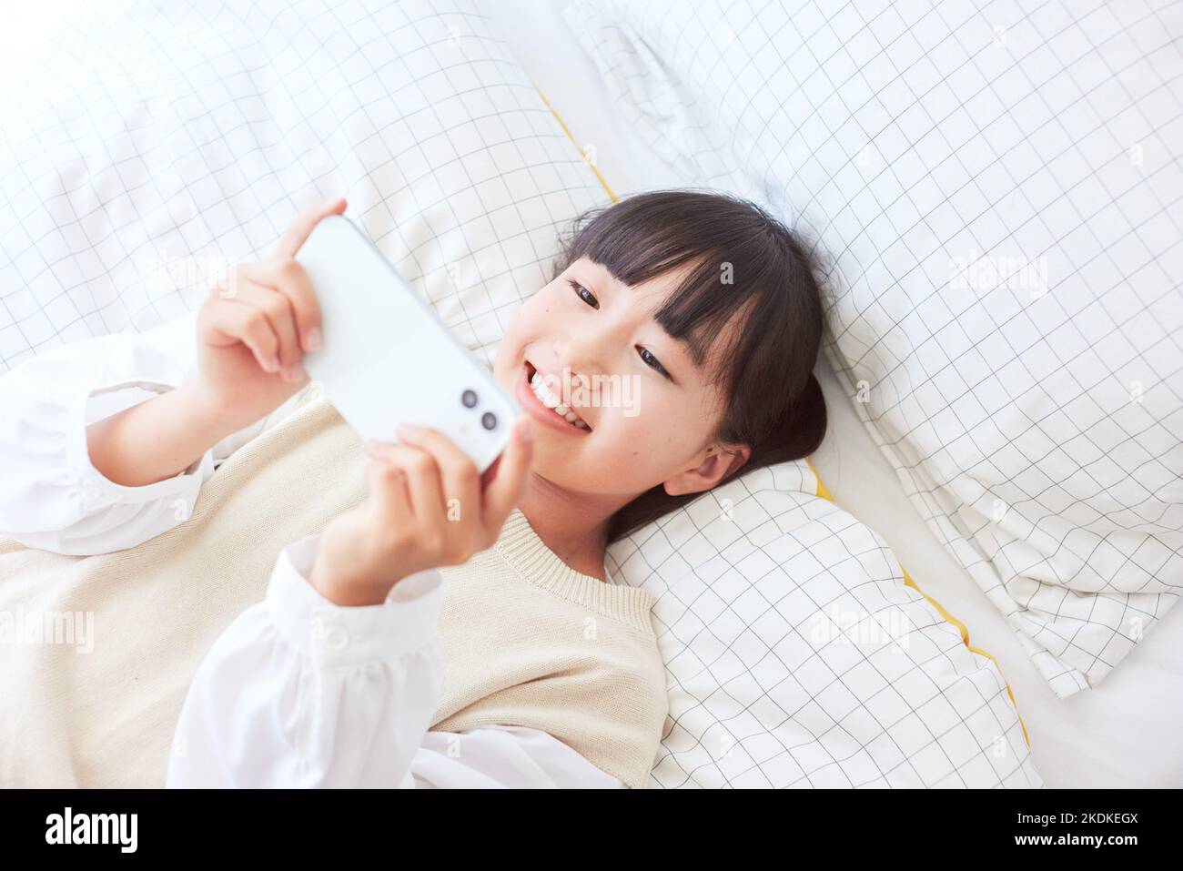 Japanese kid using smartphone at home Stock Photo - Alamy