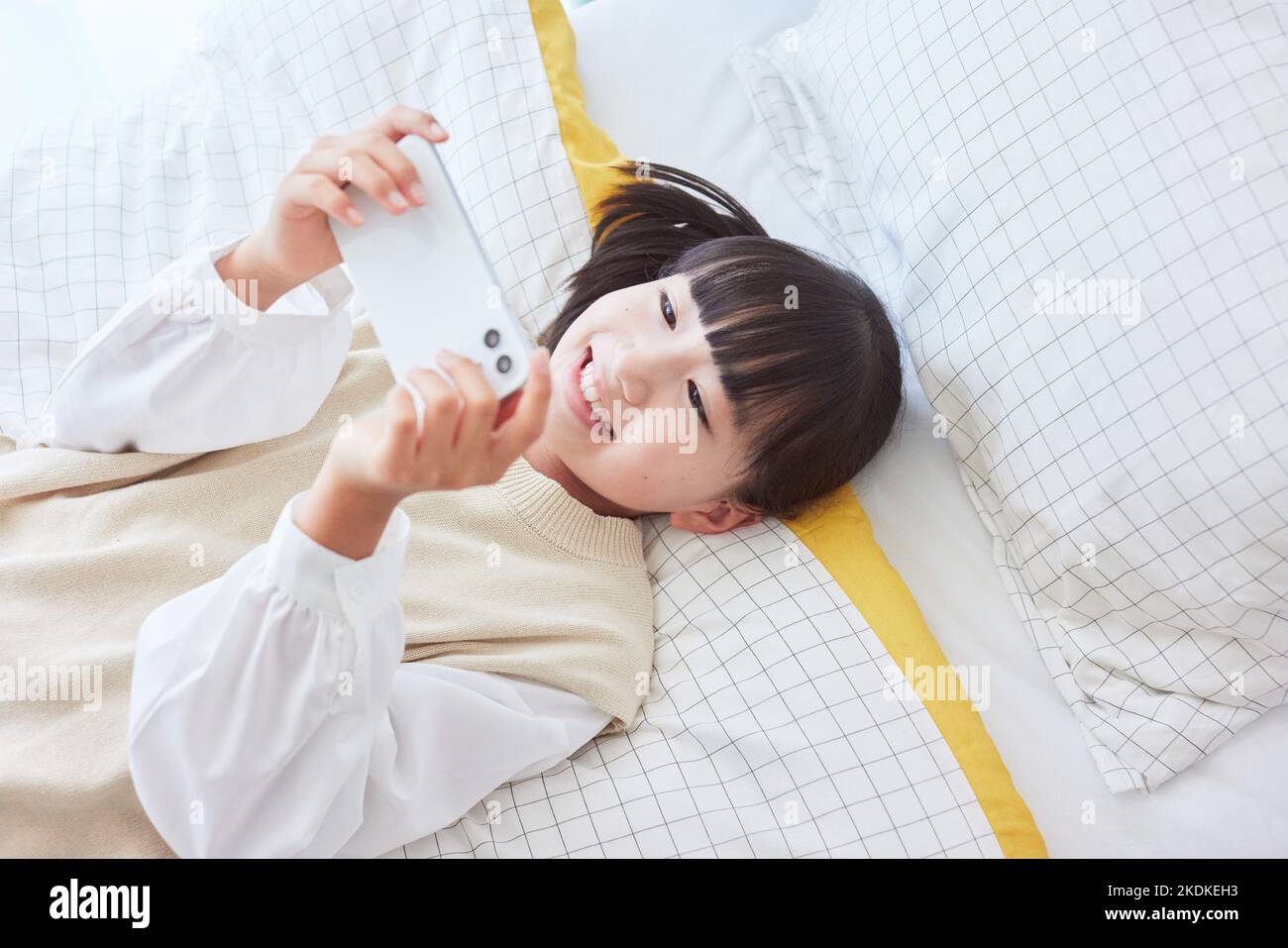 Japanese kid using smartphone at home Stock Photo - Alamy