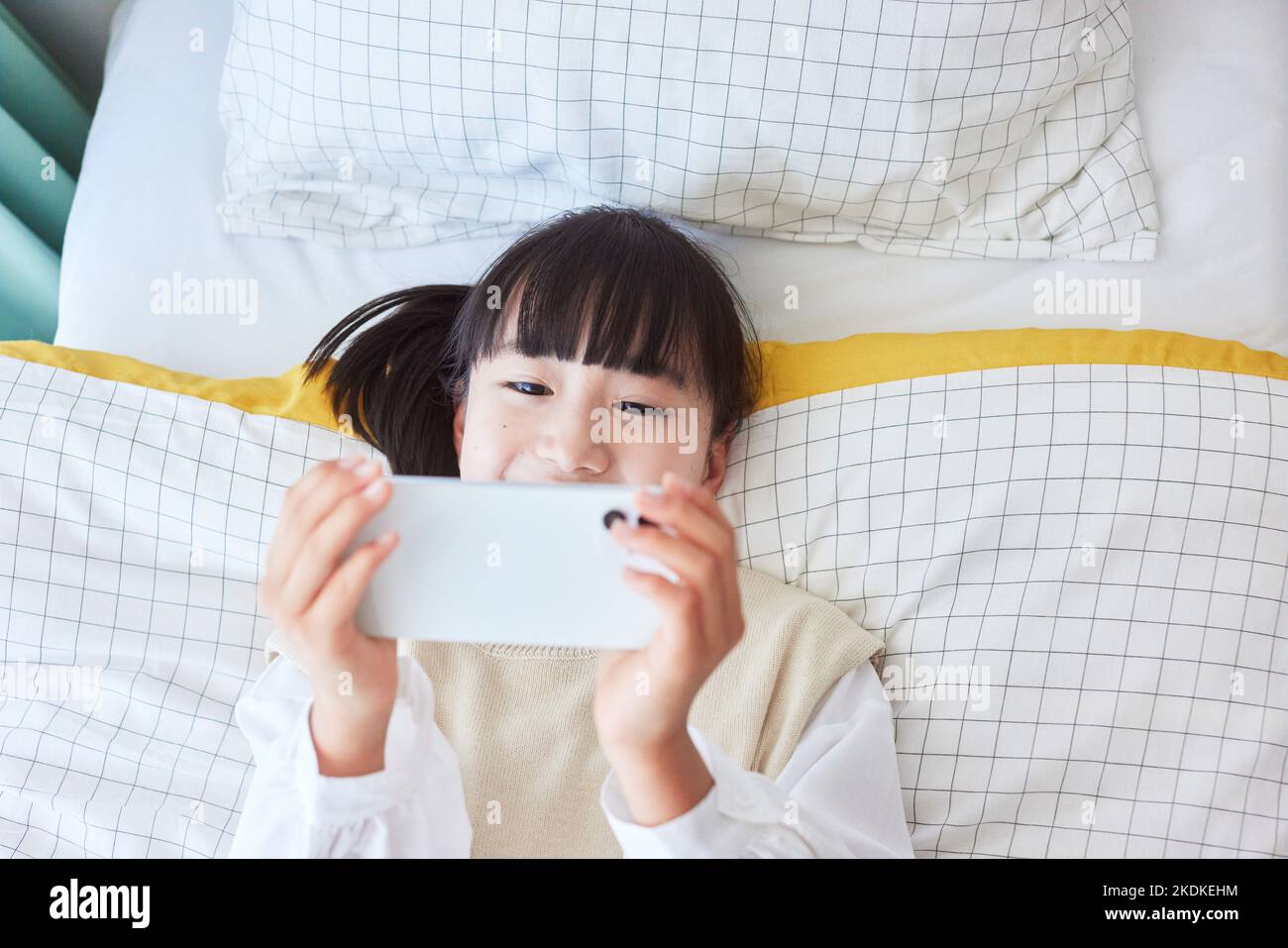 Japanese kid using smartphone at home Stock Photo - Alamy