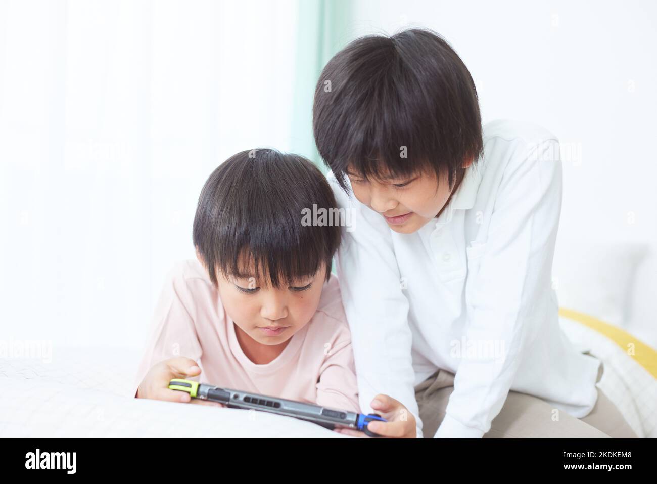 Japanese kids playing games at home Stock Photo - Alamy