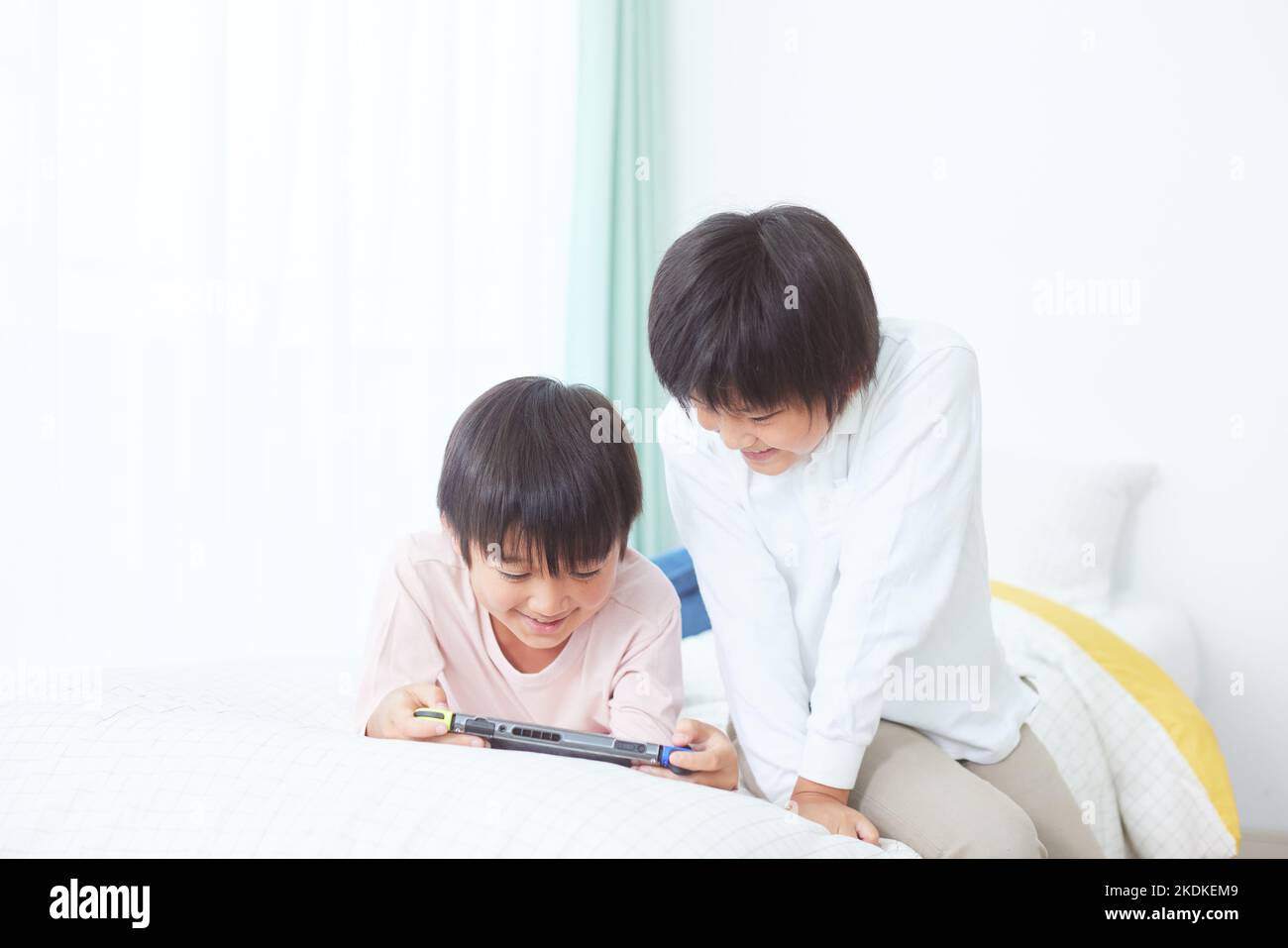 Japanese kids playing games at home Stock Photo - Alamy