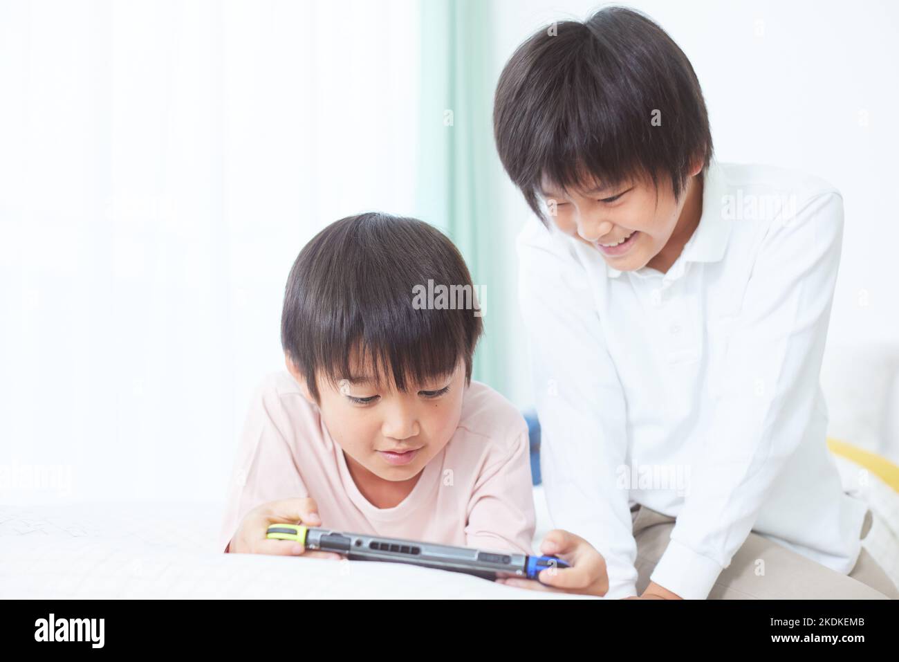 Japanese kids playing games at home Stock Photo - Alamy