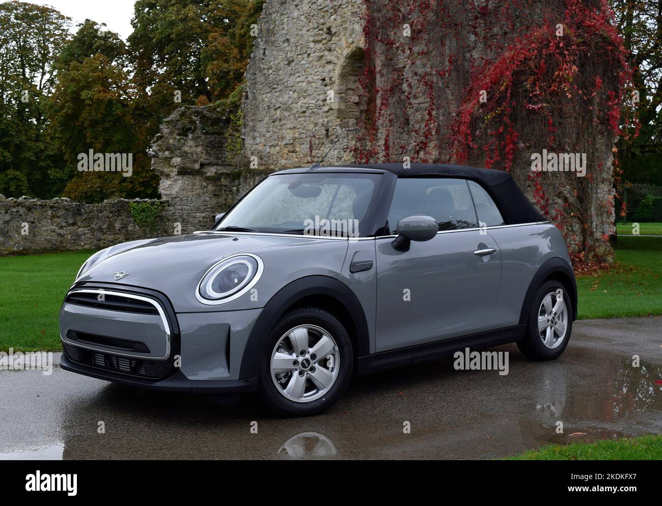 2022 Mini Cooper Convertible Stock Photo - Alamy