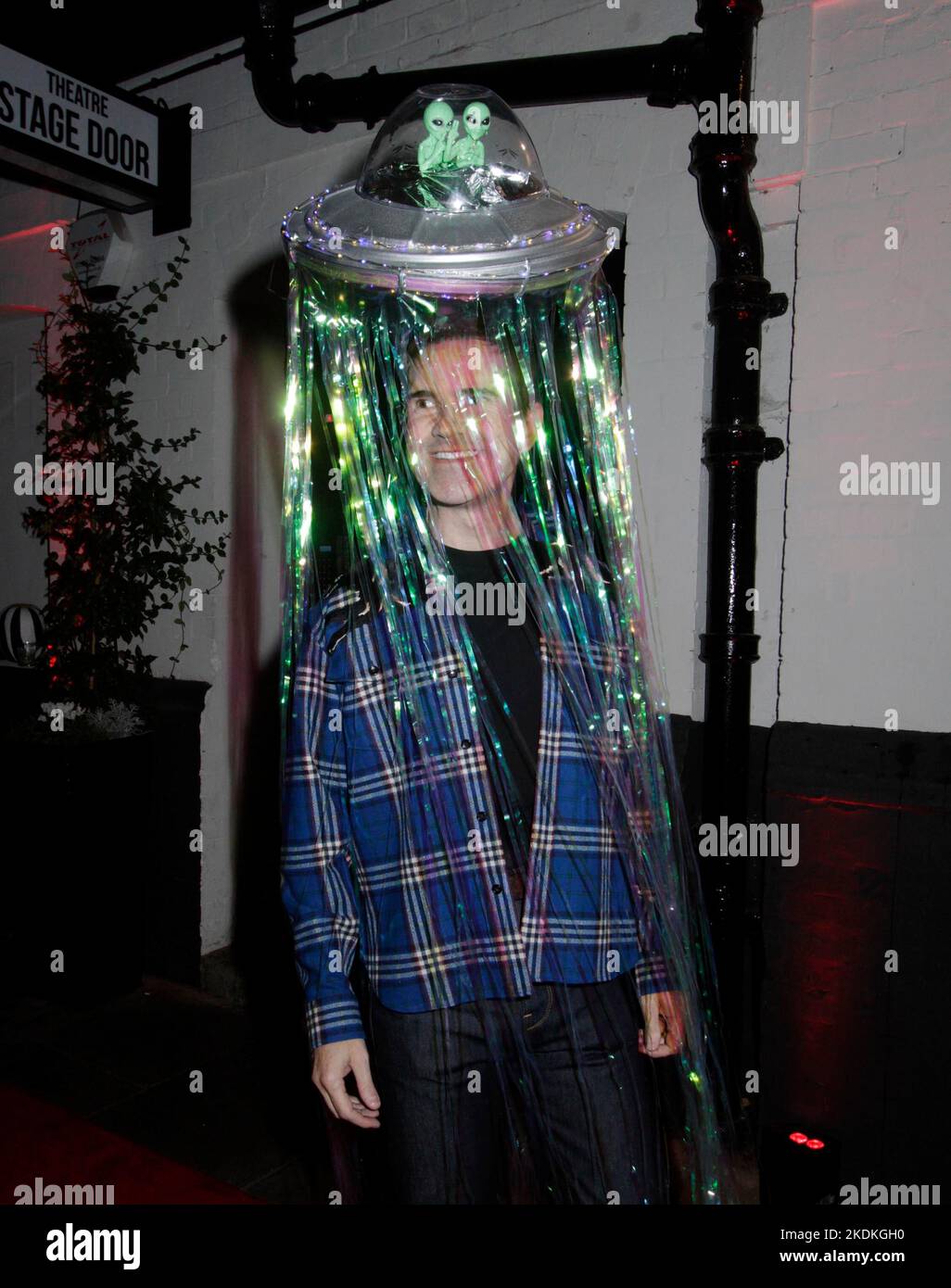 Jimmy carr and wife at kook’s for Jonathan ross party 31/10/2022 blitz ...