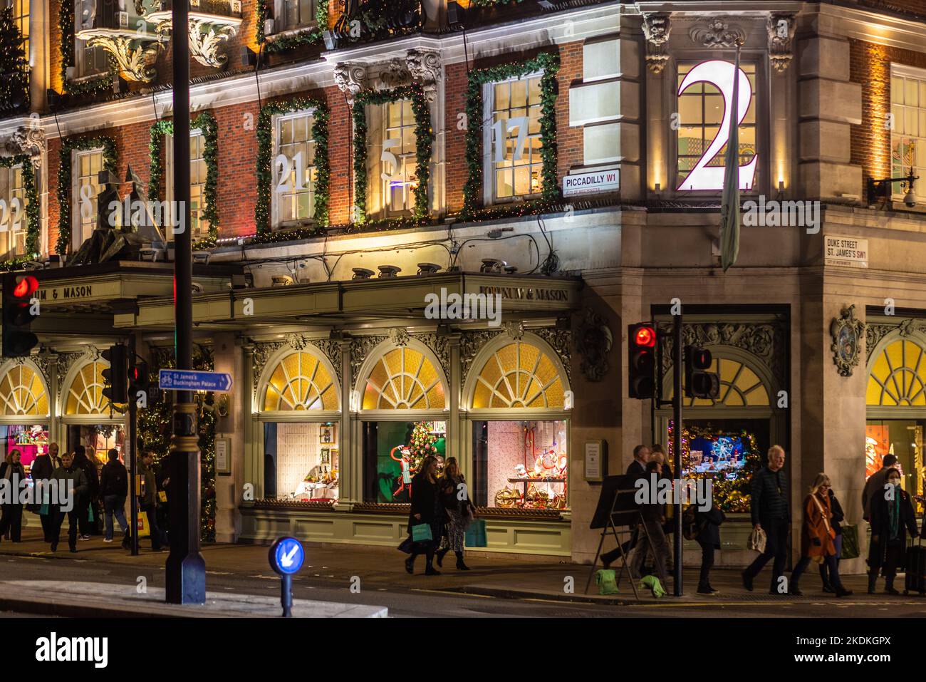 Night life london crowds oxford hi-res stock photography and images - Alamy