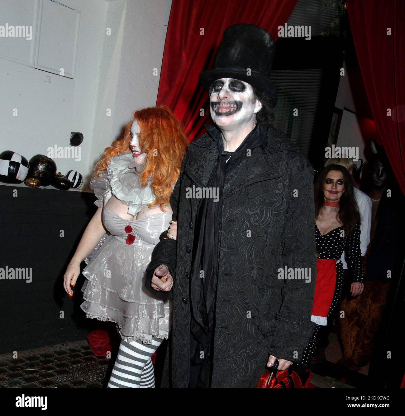 Jonathan ross’s daughter honey king was at the halloween party at kook ...