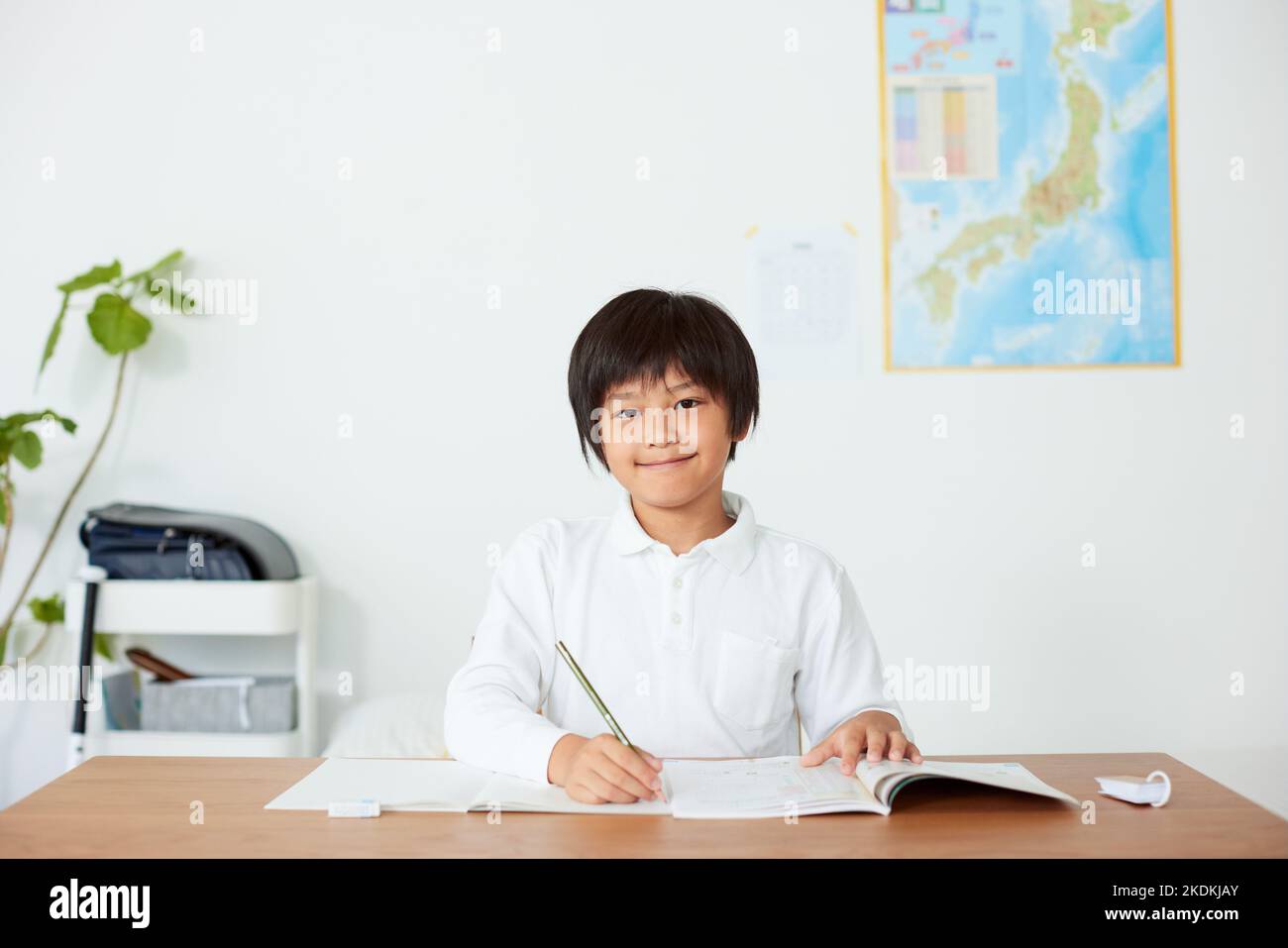 Japan boys study hi-res stock photography and images - Alamy