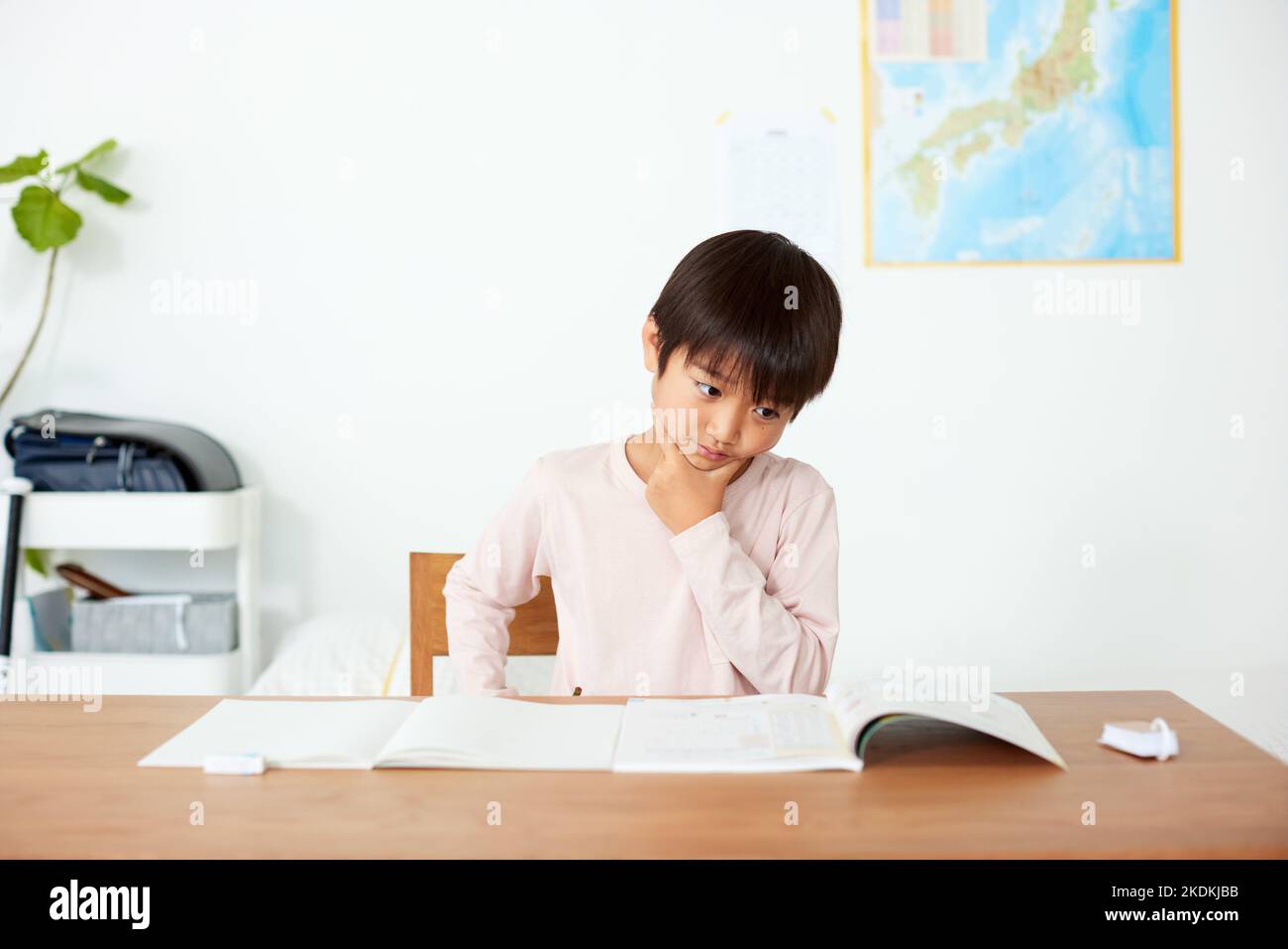 Japan boys study hi-res stock photography and images - Alamy